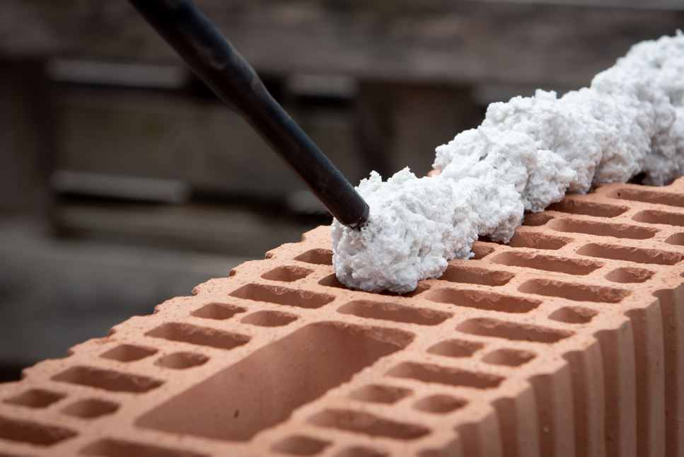 TEC7 : mousse adhésive haute performance pour béton cellulaire